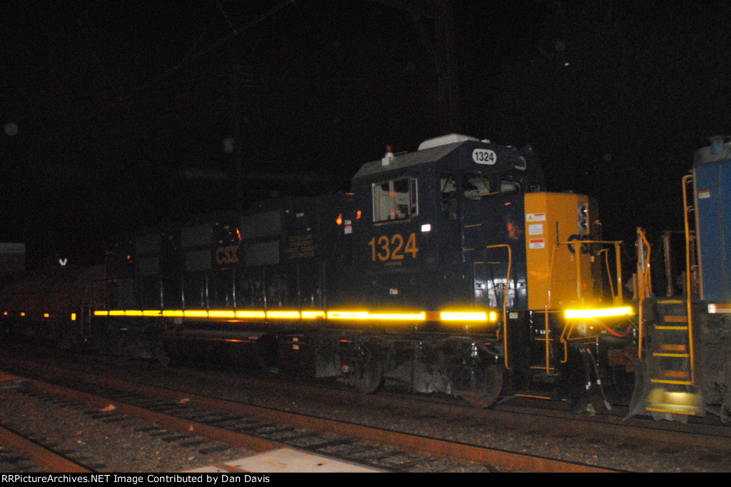 CSX 3GS21B Genset 1324 trails on Q439-18